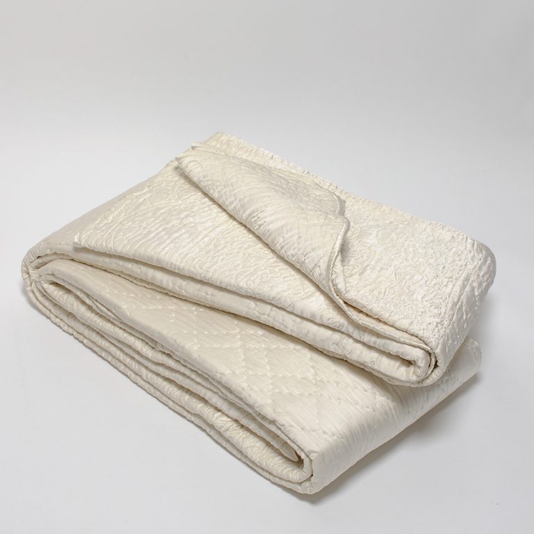 Tudor Quilt, Ivory – Luxury Embroidery Premium Bedding